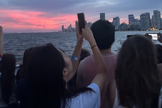 NYC Party Cruise with Light Narration - How the Experience Measures Up: Pros and Cons