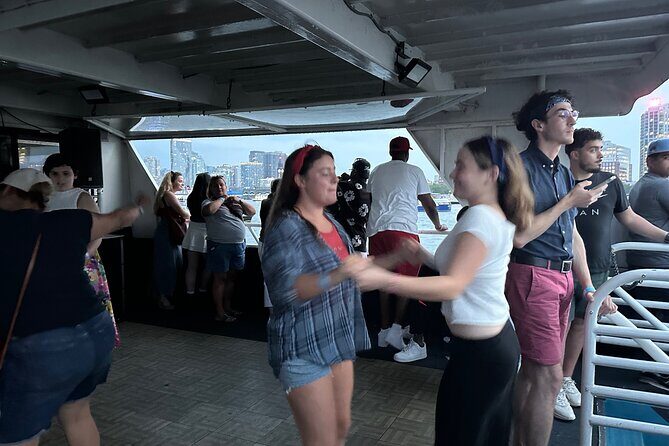 NYC Party Cruise with Light Narration - Detailed Breakdown of the Itinerary