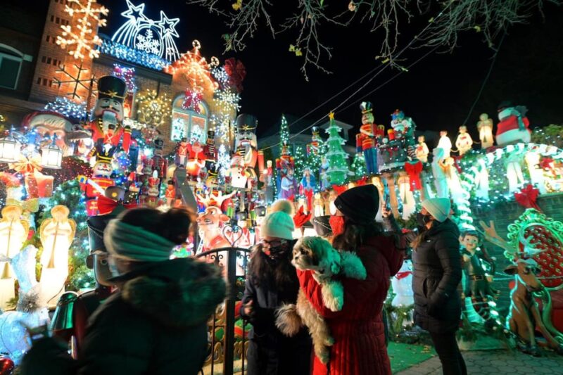 NYC: Private Dyker Heights and NYC Holiday Lights Tour - Transportation and Guides