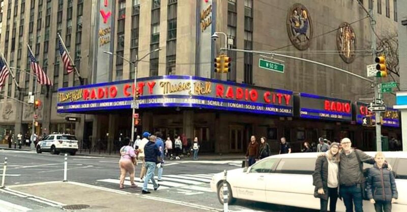 NYC: Private Home Alone 2 Stretch Limousine Tour with Pizza - What’s Included and What to Consider