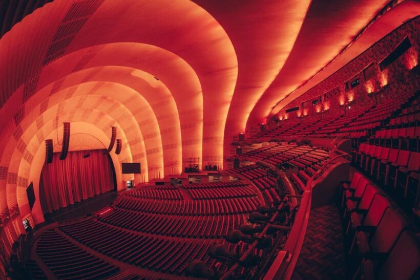 NYC: Radio City Music Hall Tour Experience - Meeting a Rockette
