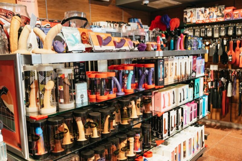 NYC: Sex and the City Sites Bus Tour (On Location Tours) - The Guide and Atmosphere