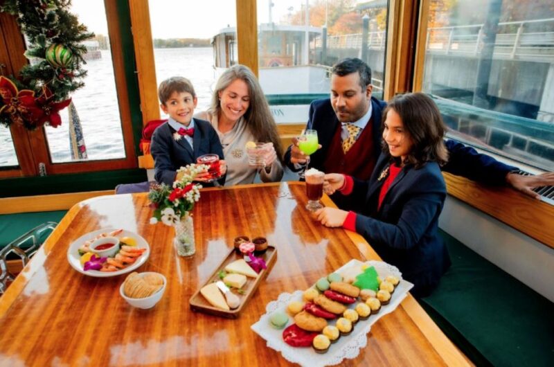 NYC: Sightseeing Holiday Cruise with Drink - The Sum Up