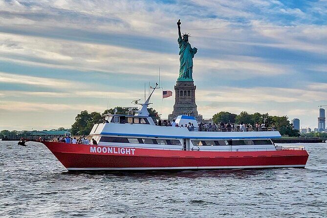 NYC Skyline & Statue of Liberty Sightseeing Cruise - A Practical Look at the NYC Skyline & Statue of Liberty Sightseeing Cruise