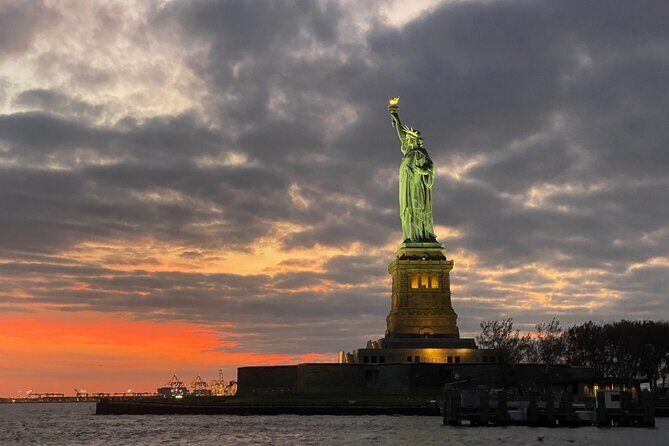 NYC: Statue of Liberty Night Cruise and Skyline - The Itinerary in Detail