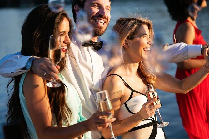 NYC Sunset Cruise with Statue Views Live Comedy and DJ on Hudson - An Honest Look at What You’re Signing Up For
