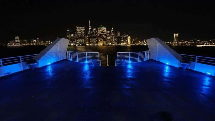 NYC: Timeless Yacht New Year's Eve Celebration - Setting the Scene: What to Expect on the Yacht