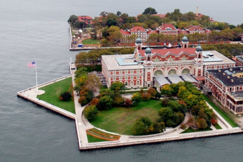 NYC: Wall Street and Financial District Walking Tour - Key Points