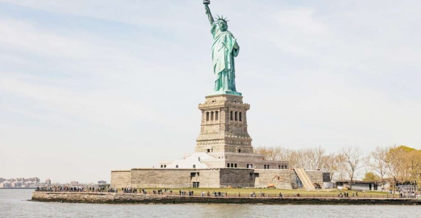 NYC: Wall Street Tour with 9/11 Memorial and Statue Ferry - Analyzing the Experience in Detail