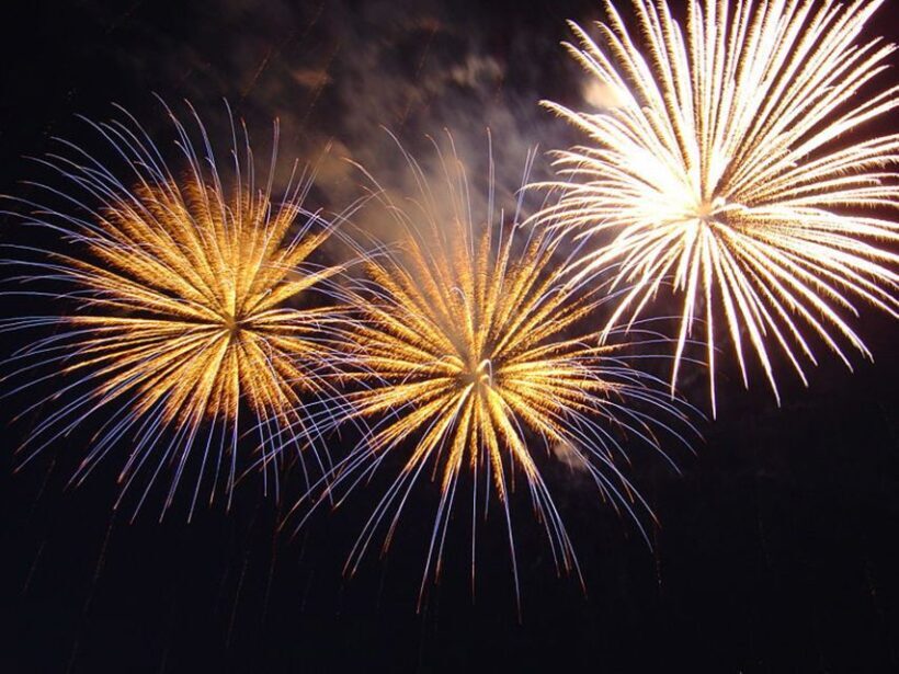 Oahu: Friday Night Fireworks Sail from Hilton Hawaiian Pier - Key Points