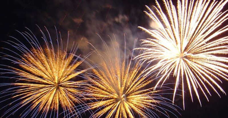 Oahu: Friday Night Fireworks Sail from Hilton Hawaiian Pier - Food and Drinks