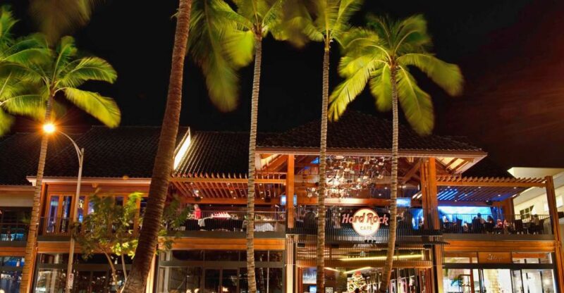 Oahu: Hard Rock Cafe Honolulu - The Location and Atmosphere