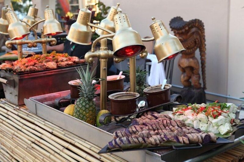 Oahu: Hilton Waikiki Starlight Luau - The Performances & Atmosphere