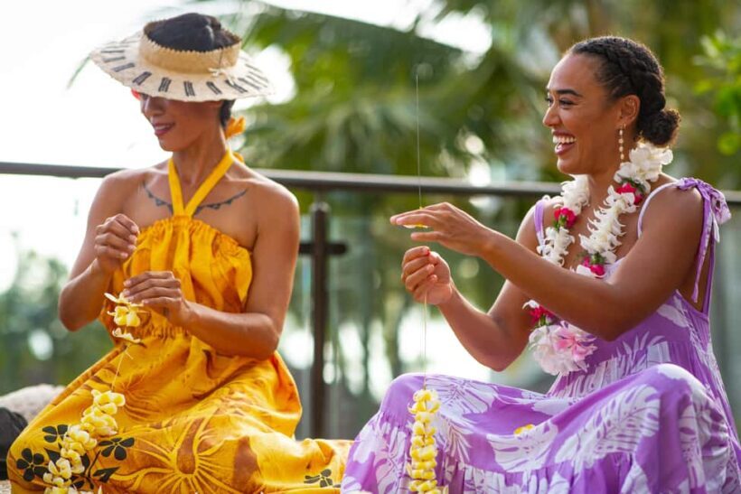 Oahu: N Lei Aloha Lau & Dinner or Cocktail Show Option - Key Points