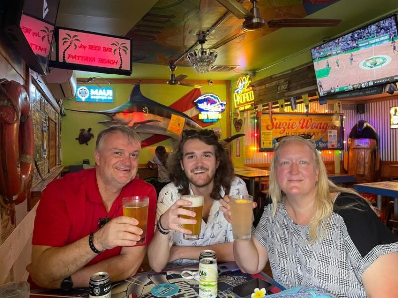 Oahu: Sips & Secrets of Hawaii Pub Crawl - The Bars and Stories: What You’ll Experience