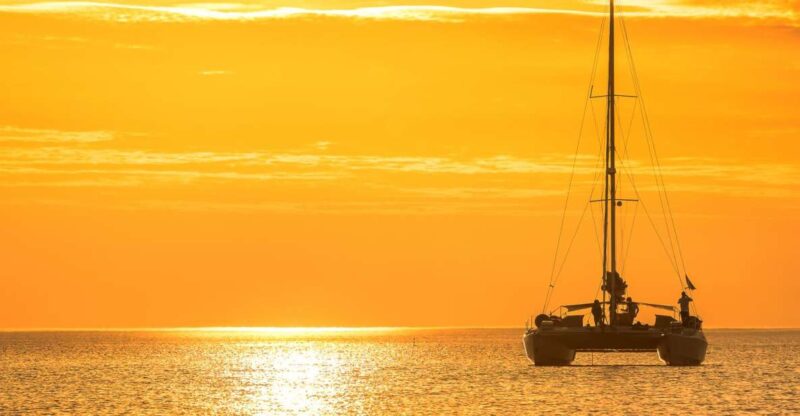 Oahu: Sunset Cruise of West Oahu with Drinks and Appetizers - Drinks and Food: A Toast to the Coast