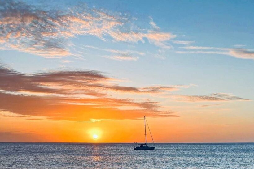 Oahu: Sunset sailing in small intimate groups - Authenticity and Experience