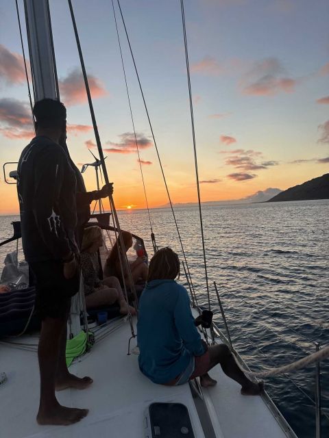 Oahu: Sunset sailing in small intimate groups - Key Points