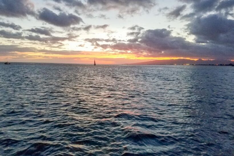 Oahu: Waikiki BYOB Friday Night Fireworks Cruise - FAQ
