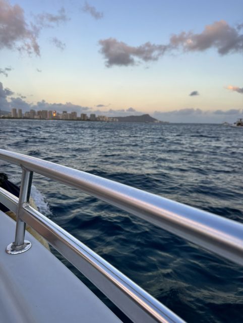 Oahu: Waikiki Fireworks Boat Cruise from Oahu - An Authentic Look at the Experience