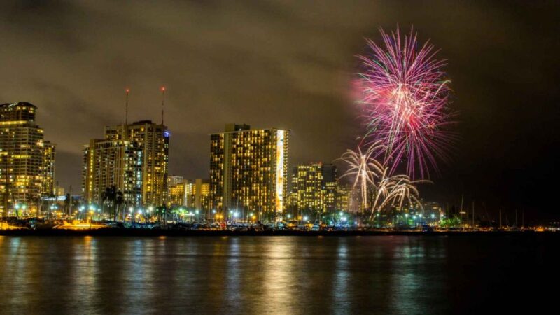 Oahu: Waikiki Friday Fireworks Cruise with Snacks and Drinks - FAQ
