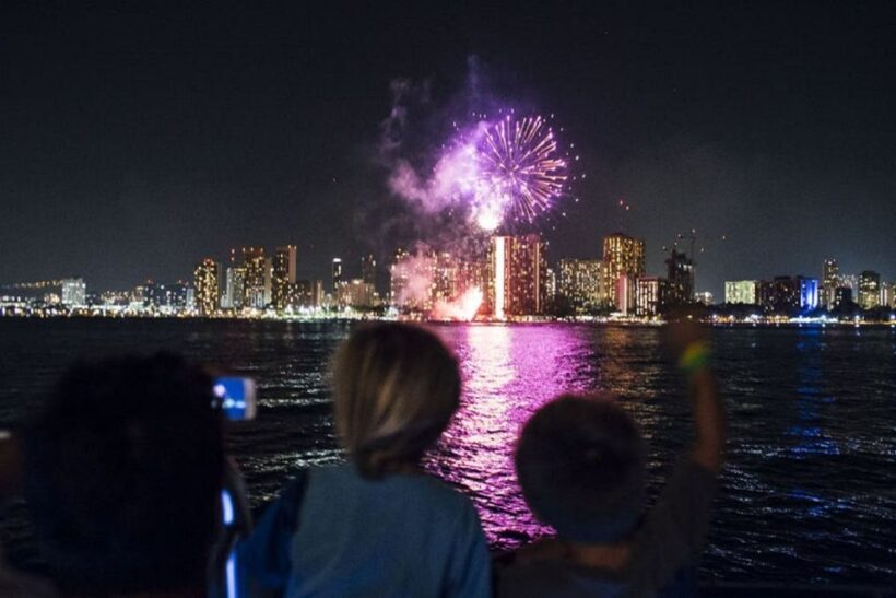 Oahu: Waikiki Friday Night Fireworks Cruise - An Alternative Way to Enjoy Waikiki Fireworks