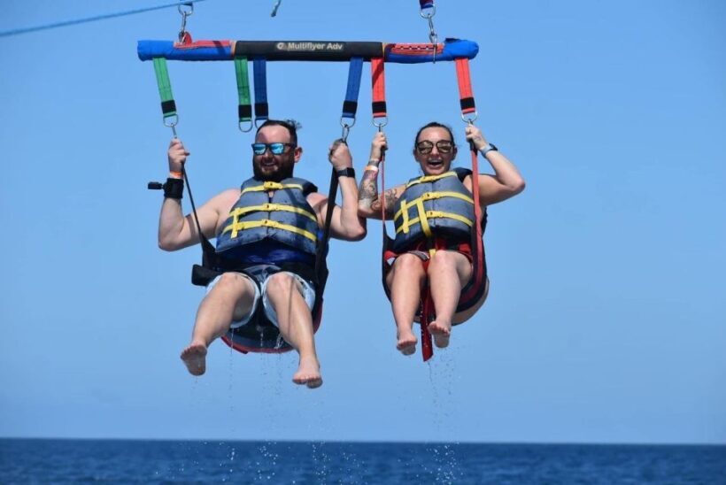 Oahu: Waikiki Parasailing - Post-Flight: Sharing the Memories