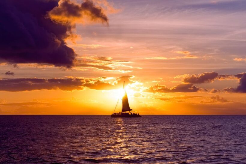 Oahu: Waikiki Sunset Catamaran Cocktail Cruise - FAQ