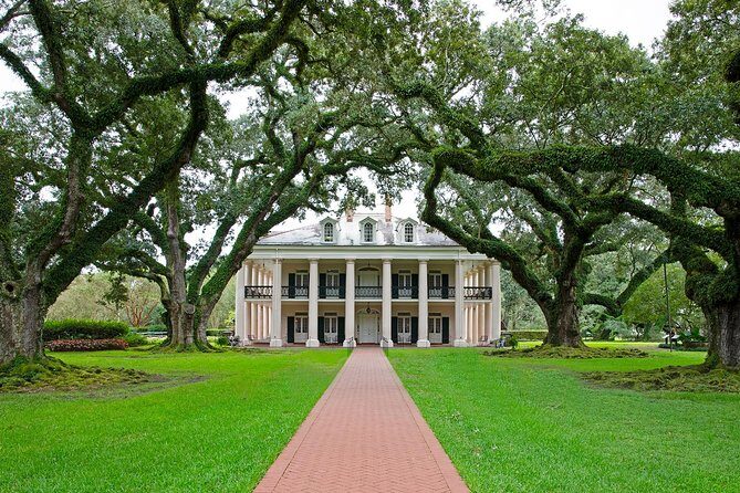 Oak Alley and Laura Plantation Tour with Transportation from New Orleans - Discover the Charm of Louisiana’s Historic Plantations: Oak Alley & Laura Plantations Tour