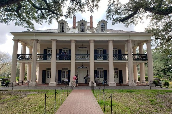 Oak Alley and Laura Plantation Tour With Transportation From New Orleans - Highlights of Oak Alley Plantation