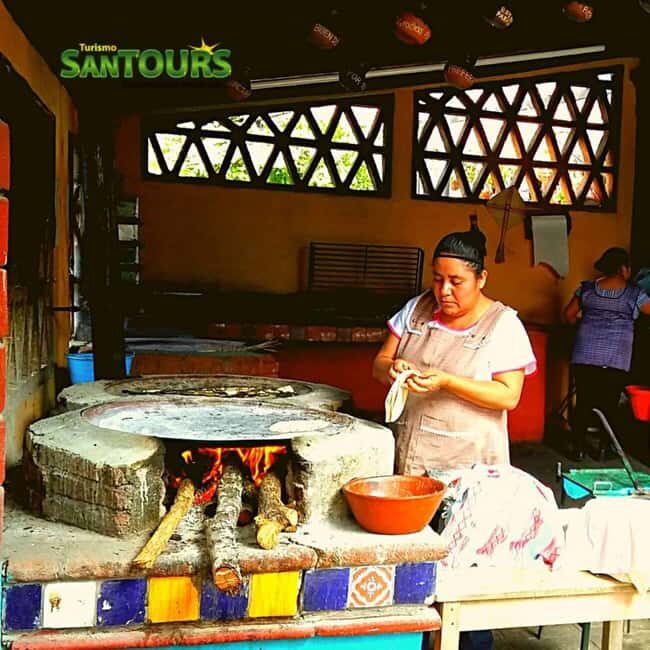 Oaxaca : Ocotlan Tour - Santo Tomás Jalieza: The Art of Waist Loom Weaving