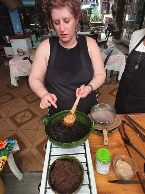 Oaxaca: Traditional Oaxacan Cooking Class - The Guides: Knowledgeable and Passionate