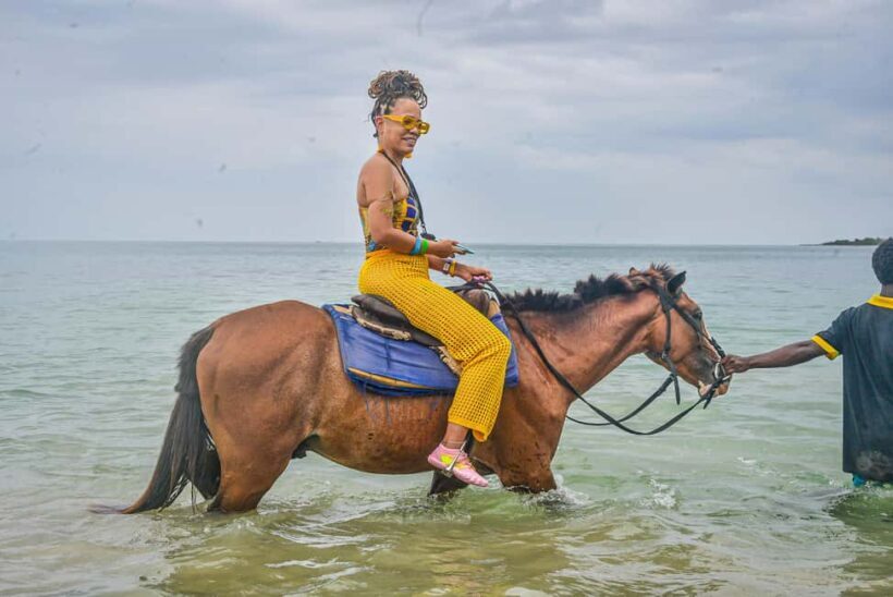 Ocho Rios: Horseback Ride and Bamboo Rafting Tour - Key Points