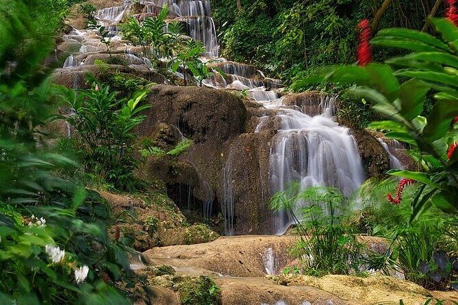 Ocho Rios Mi Crazy: Konoko Falls, Garden and Park with Beach Tour - Key Points