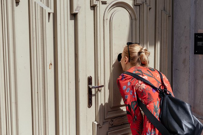 Off the Beaten Track in Warsaw: Private City Tour - Key Points