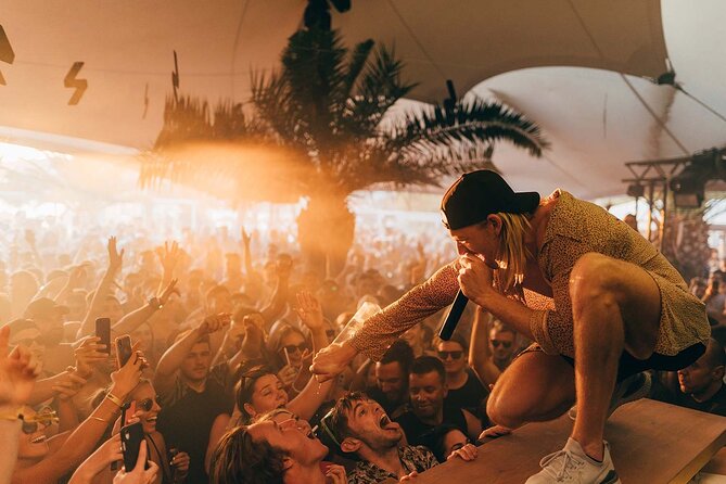 Official Wristband in los, Cyclades - Key Points