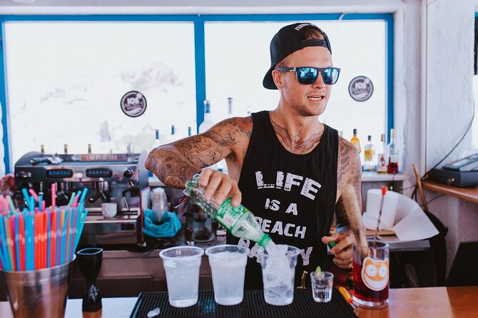 Official Wristband in los, Cyclades - Value for Money and Practical Tips