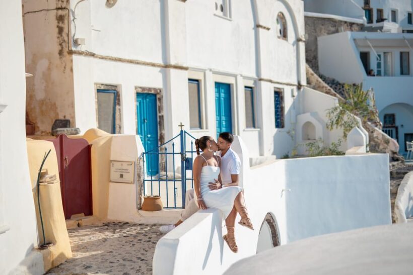 Oia: Couple photoshoot with 30 edited Photos - What to Expect During the Photoshoot