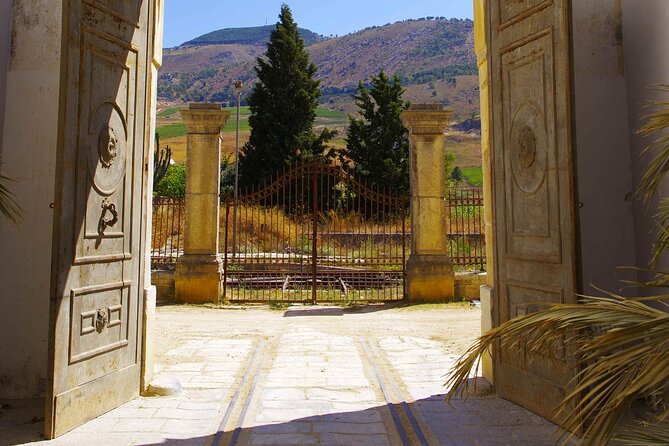 Oil Tour in Historic Baglio Florio Adamo with Lunch - Practical Tips