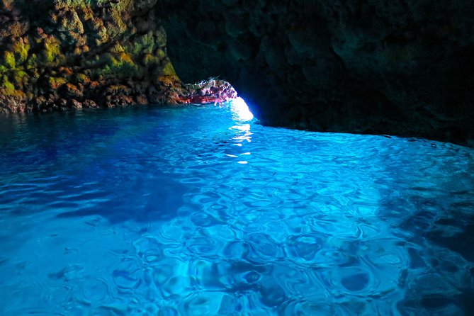 [Okinawa Blue Cave] Snorkeling and Easy Boat Holding! Private System Very Satisfied With the Beautiful Facilities of the Shop (With Photo and Video Shooting Service) - Convenient Facilities and Equipment