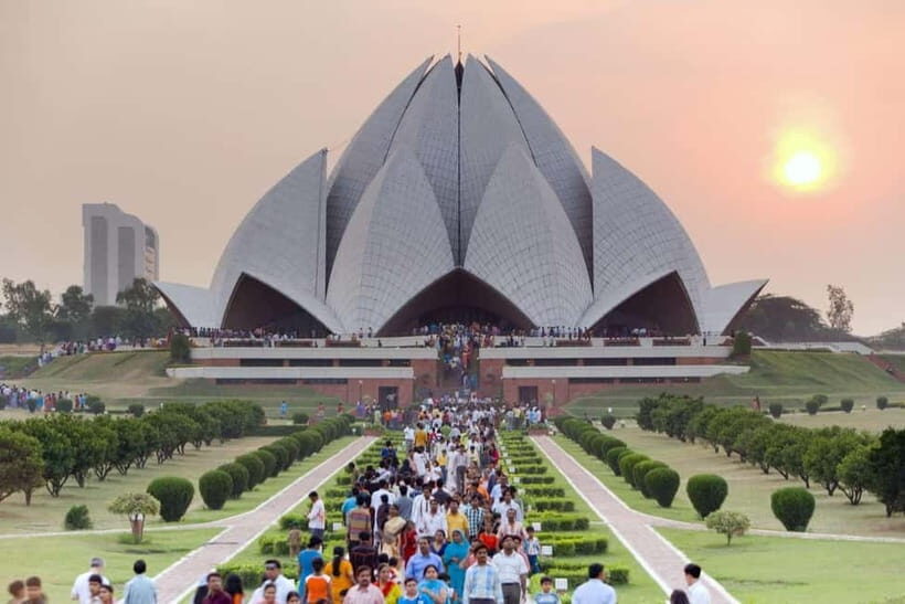 Old and New Delhi City Private Day Tour - 8 Hours - Exploring Old Delhi: A Vibrant Tapestry