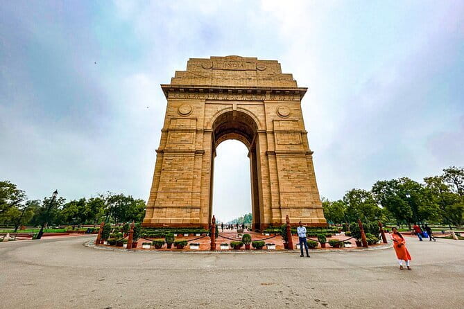 Old and New Delhi Delights Food, Culture and Heritage Tour - Walking Through Old Delhi’s Bustling Streets