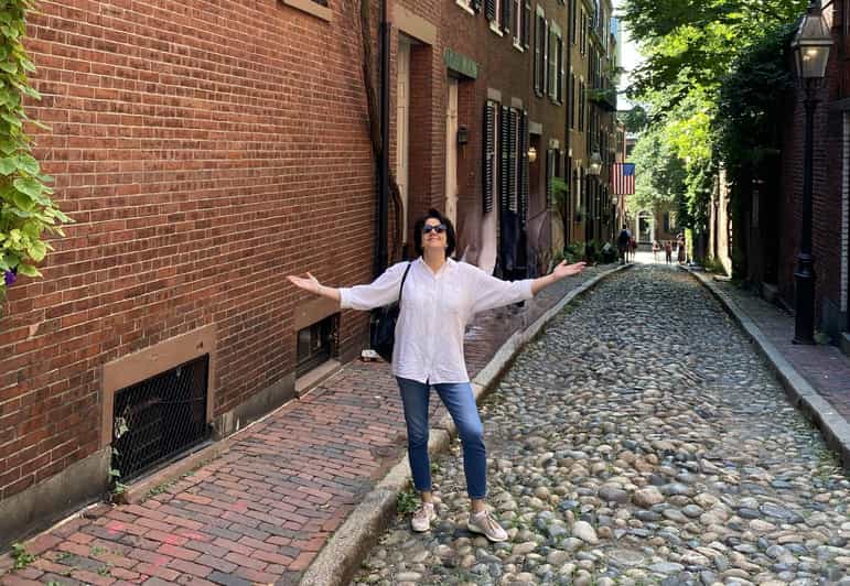 Old Boston: Beacon Hill & Back Bay Walking Tour in French - The Vibrancy of Newbury Street and Copley Square