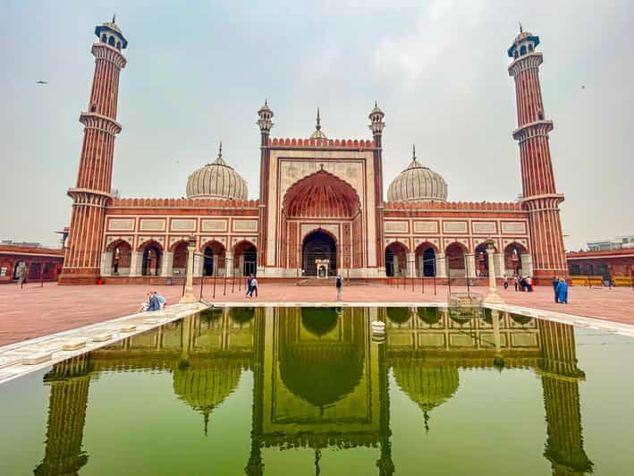 Old Delhi Odyssey: A Half Day Tuk Tuk & Food Trails - Why This Tour Works Well
