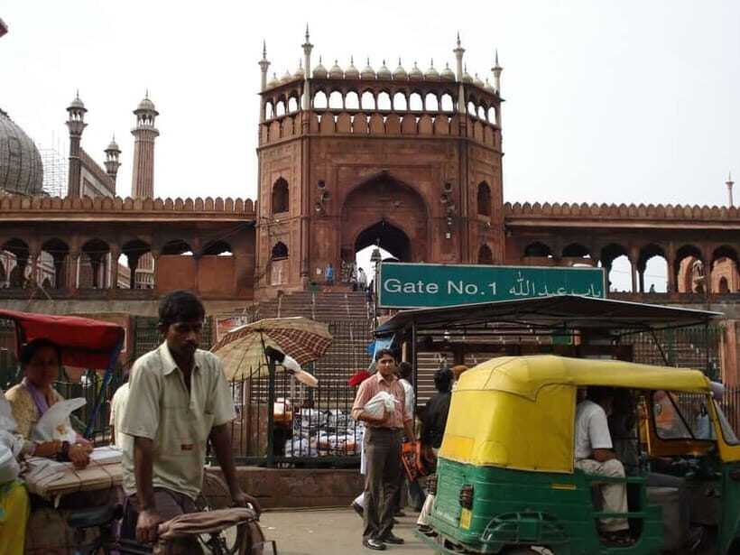 Old Delhi: Private Tour of Chandni Chowk, Tuk Tuk & Food - A Closer Look at the Tour Experience