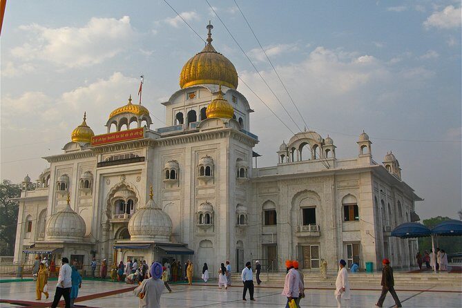 Old Delhi Walking Tour with Authentic Indian Lunch - Duration and Group Size