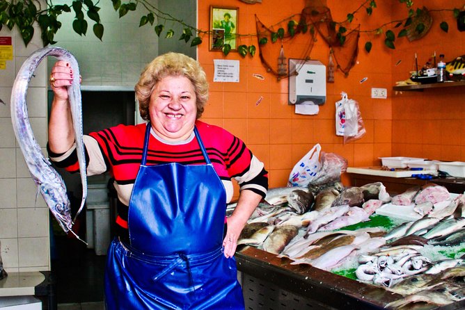Old Lisbon: Alfama and Sao Jorge Neighborhood 3-Hour Walking Tour - Key Landmarks and Viewpoints