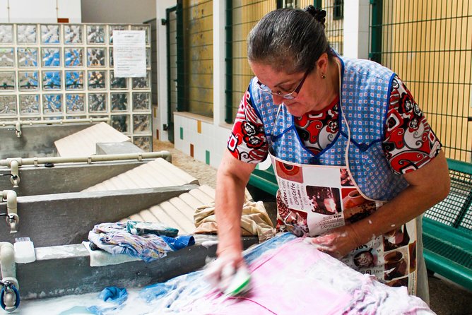 Old Lisbon: Alfama and Sao Jorge Neighborhood 3-Hour Walking Tour - Discovering the Jewish Quarter and Roman Walls