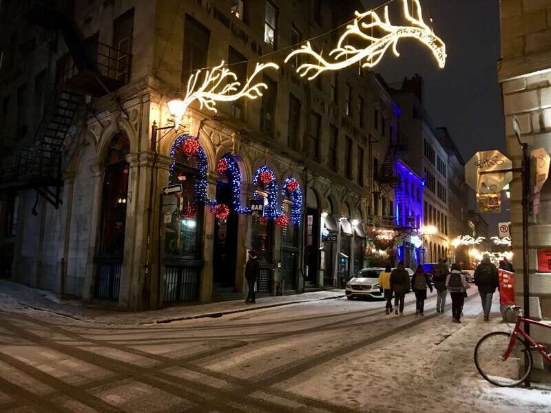 Old Montréal Small-Group Christmas Tour - The Guide’s Role