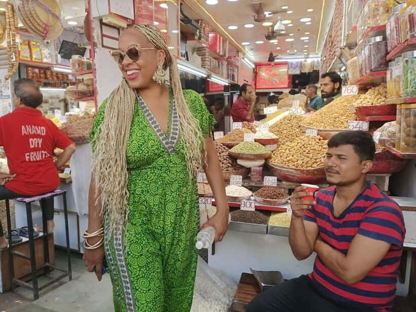 Old & New Delhi Shopping Tour with Female Consultant - Key Points